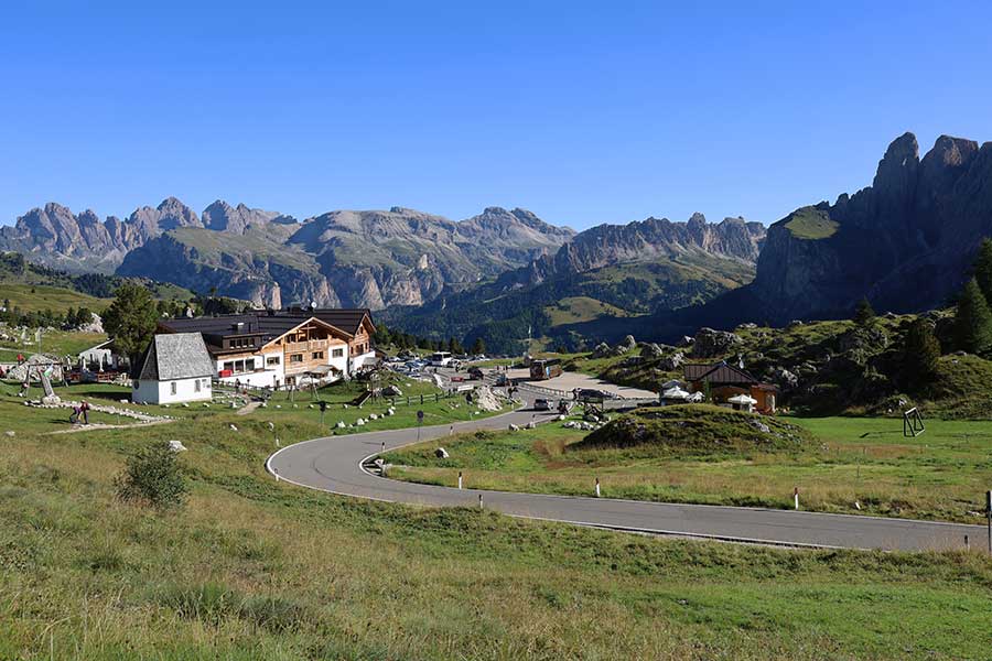 Vom Sellajoch zur Plattkofelhütte - Panoramawanderung Vom Sellajoch zur Plattkofelhütte - Panoramawanderung