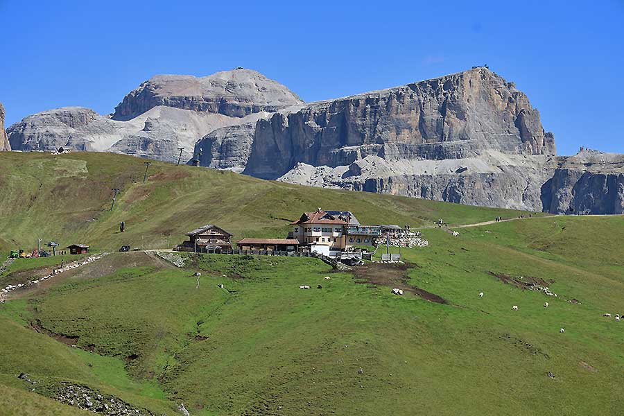 Vom Sellajoch zur Plattkofelhütte - Panoramawanderung Vom Sellajoch zur Plattkofelhütte - Panoramawanderung